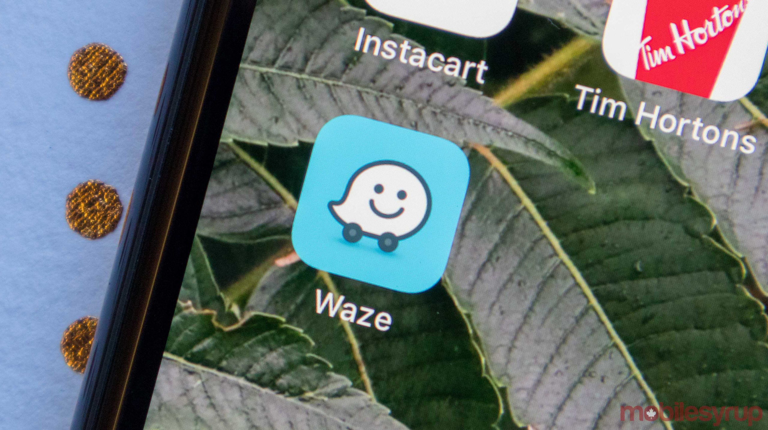 Waze now works with Apple CarPlay Dashboard Waze now works with Apple CarPlay Dashboard